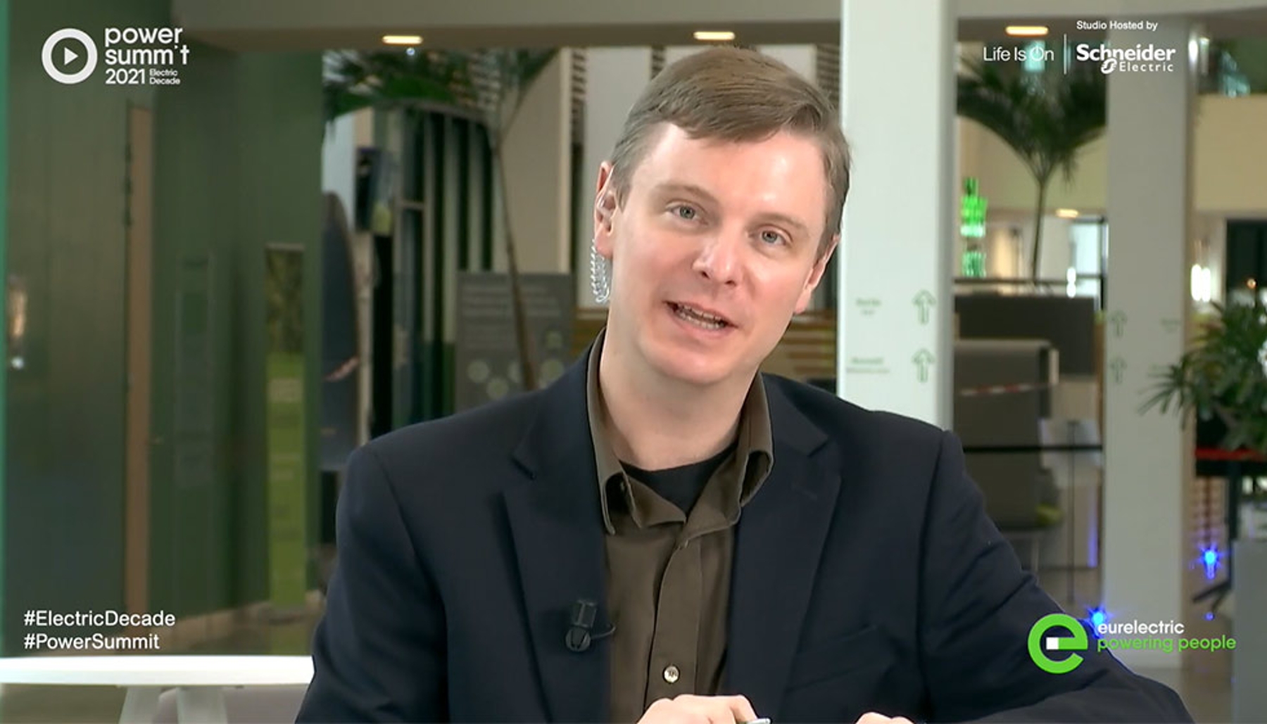 MV gets green technology with SF6-free | Schneider Electric Global